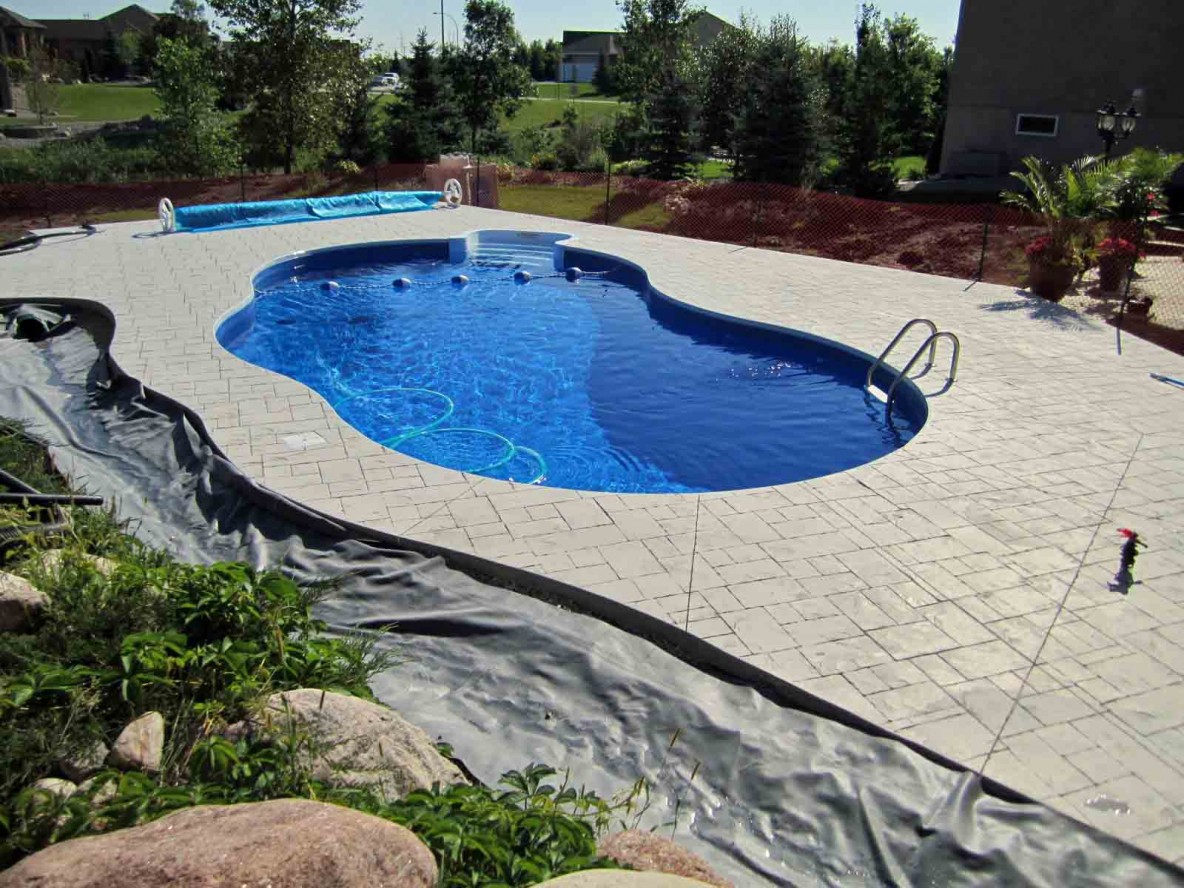 Blue Beach Pebble Floor - No Border Wall - UV Pools